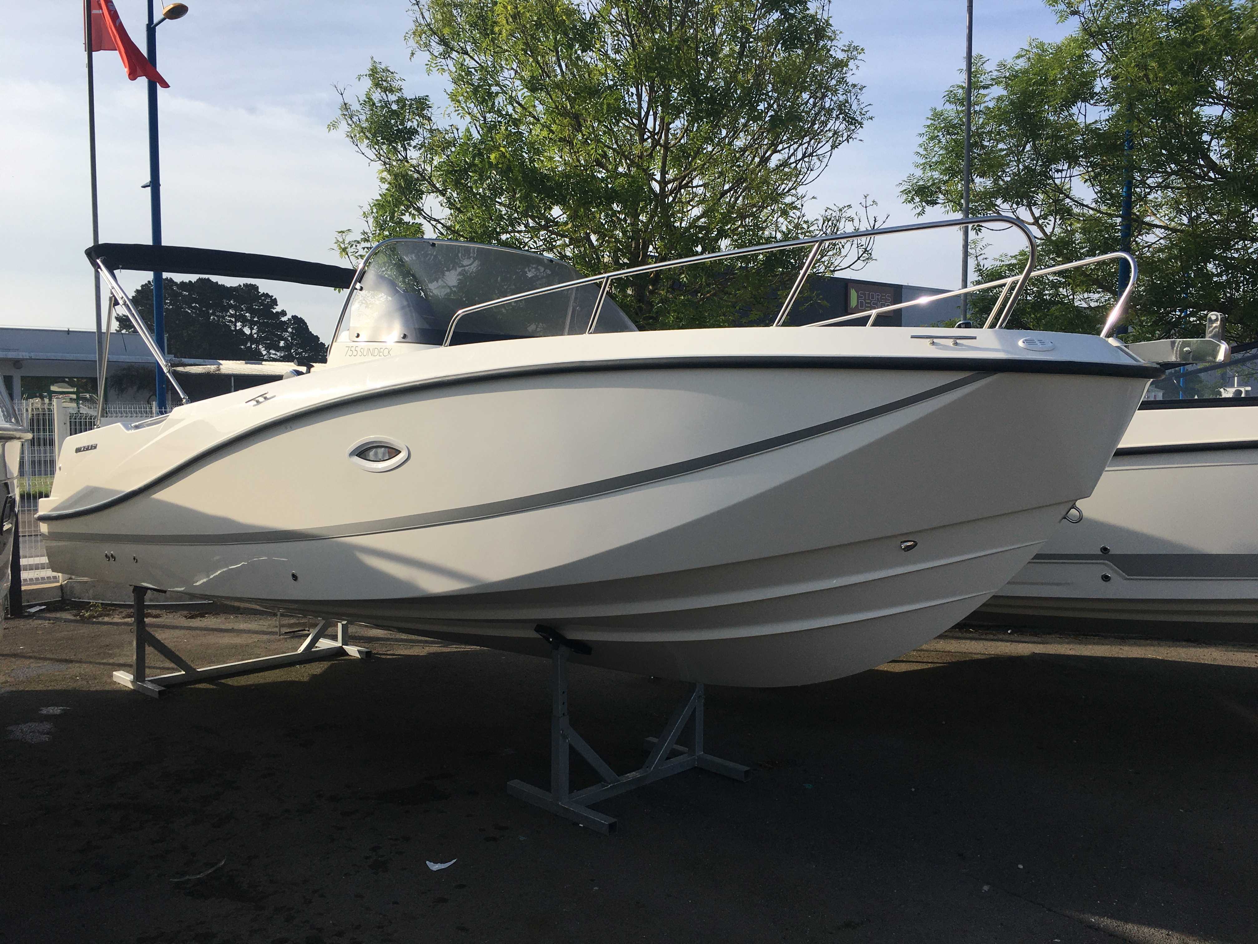 QUICKSILVER - ACTIV 755 SUNDECK | Armor Nautic